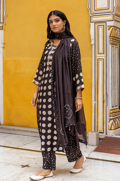 Shop Trendy Ethnic Wear Suit Sets for Women From Vishnu